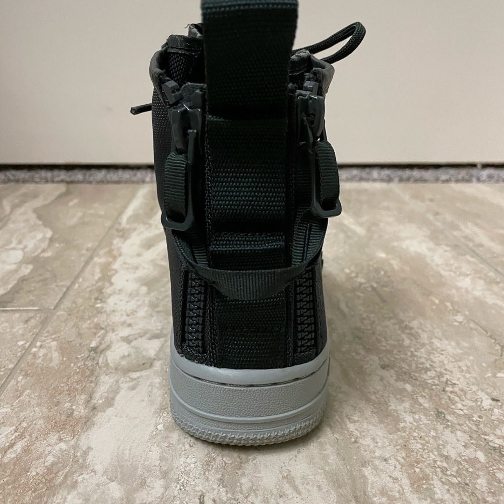 Dark Green Air Forces - Gem